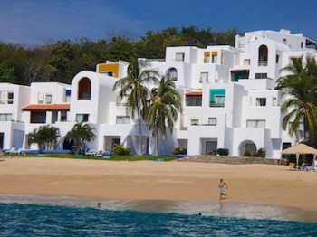 Huatulco's Tangolunda Bay - An ideal cruiser's anchorage