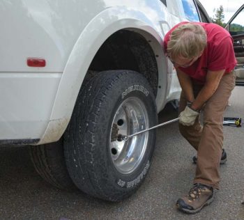 How To Change The Inner Rear Tire on a Dually Truck