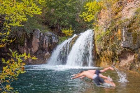 Fossil Creek Waterfall – A Pretty Hike to a Scenic Cascade